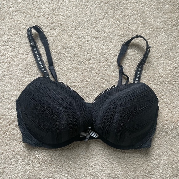 Victoria's Secret | Intimates & Sleepwear | 32d Victorias Secret Black ...